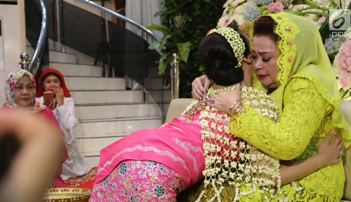 PHOTO: Potret Sheza Idris saat Jalani Pengajian Pernikahan - Foto ...