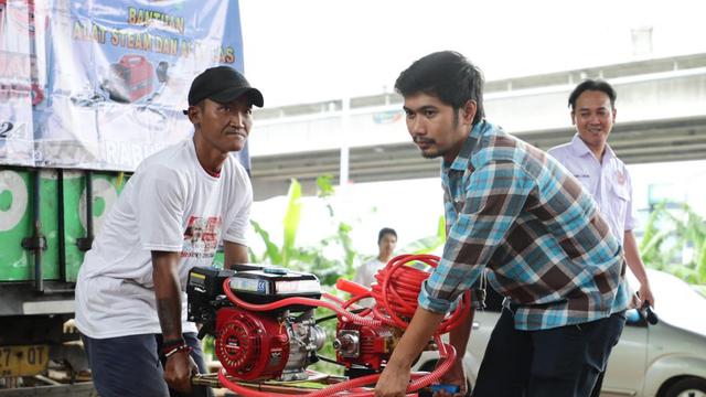 Relawan Ganjar Berikan Bantuan Alat Las dan Steam untuk Supir Truk ...