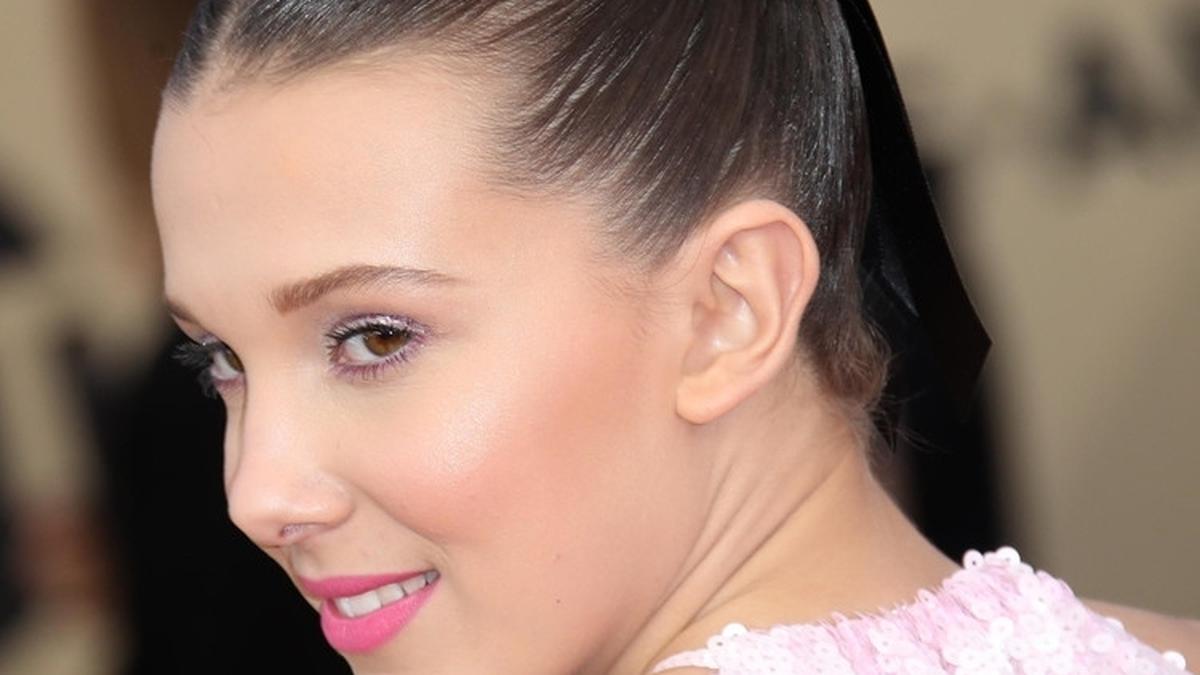 Tidak Basi Malah Trendy, 4 Gaya Rambut 90an Muncul Lagi di 2018 ...