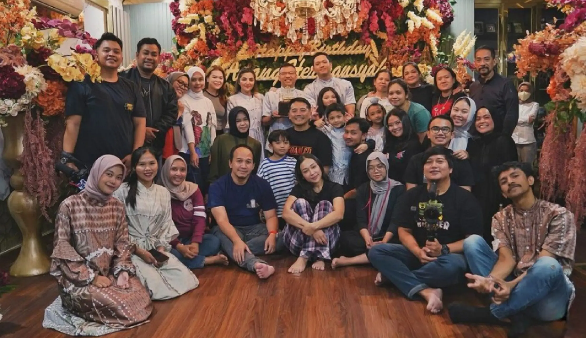 Potret Perayaan Ultah Anang Hermansyah ke-55, Penuh Kejutan - Foto ...