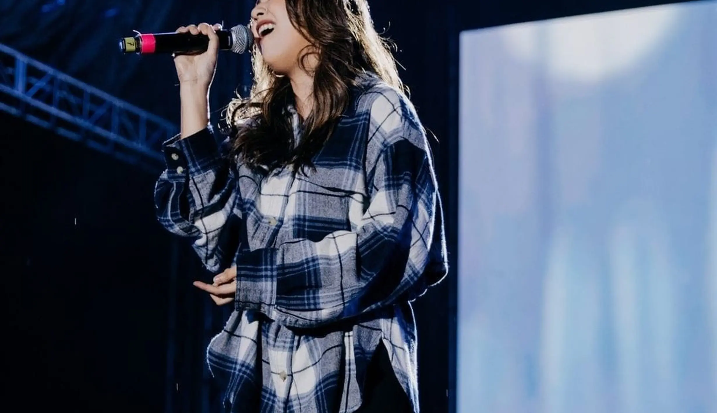 Artis Idola Masa Kecil, Inilah 6 Potret Sherina saat Dewasa yang Makin Memesona - Photo Fimela.com