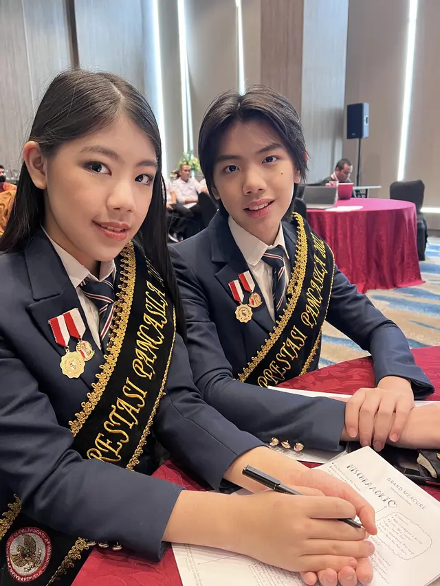 Kisah Inspiratif Mischka-Devon, Kakak Adik Berprestasi yang Viral di TikTok - ShowBiz Liputan6.com