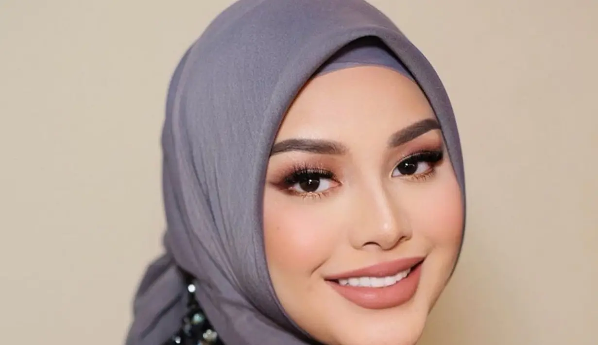 Dibilang Filler Bibir, 8 Potret Gaya Makeup Aurel Hermansyah yang Cantiknya Natural - Photo ...