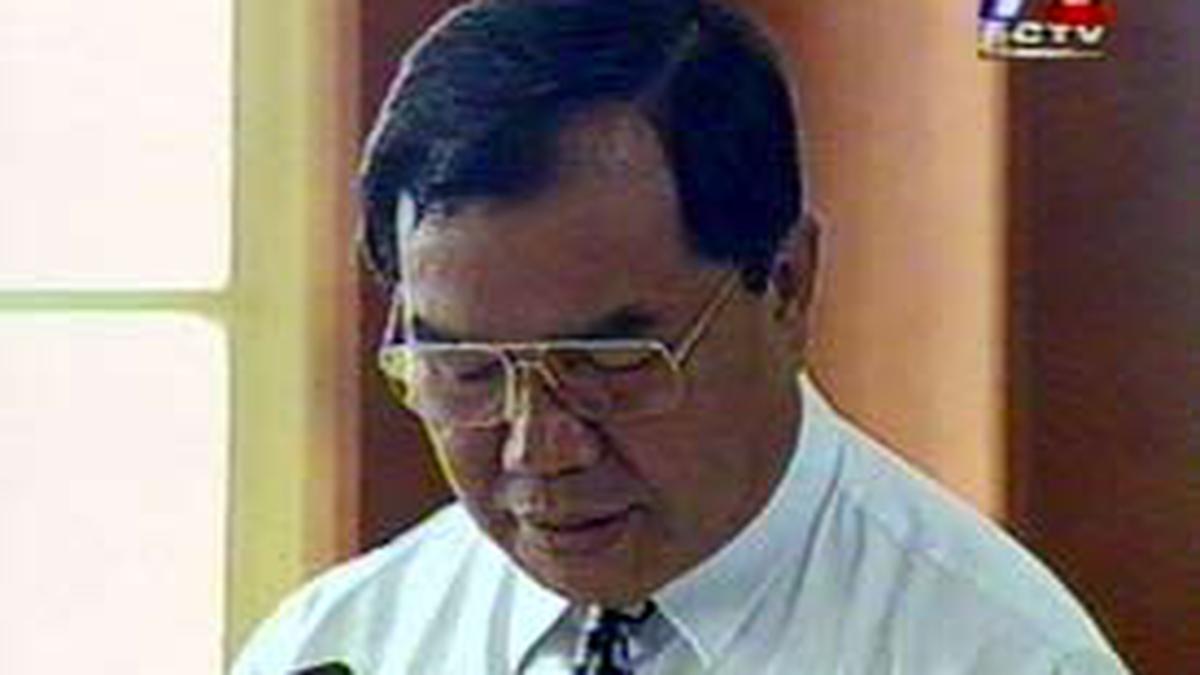 Syahril Sabirin Membacakan Duplik - News Liputan6.com