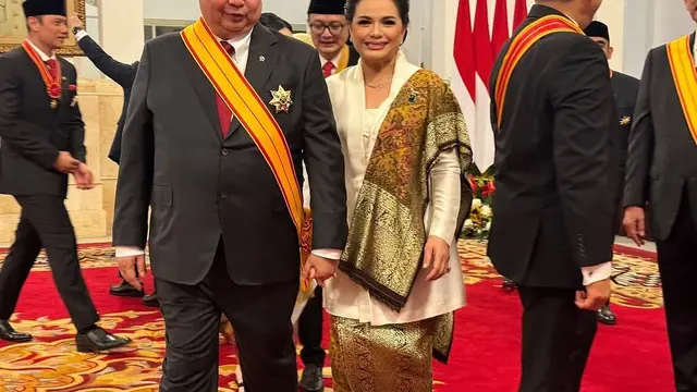 6 Adu Gaya Kebaya Para Istri Menteri Dampingi Suami Terima Tanda Kehormatan di Istana Negara ...