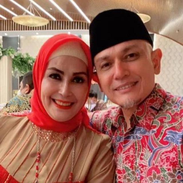 30 Tahun Menikah, Ini 6 Potret Artis Senior Hengky Tornando dan Baby Zelvia