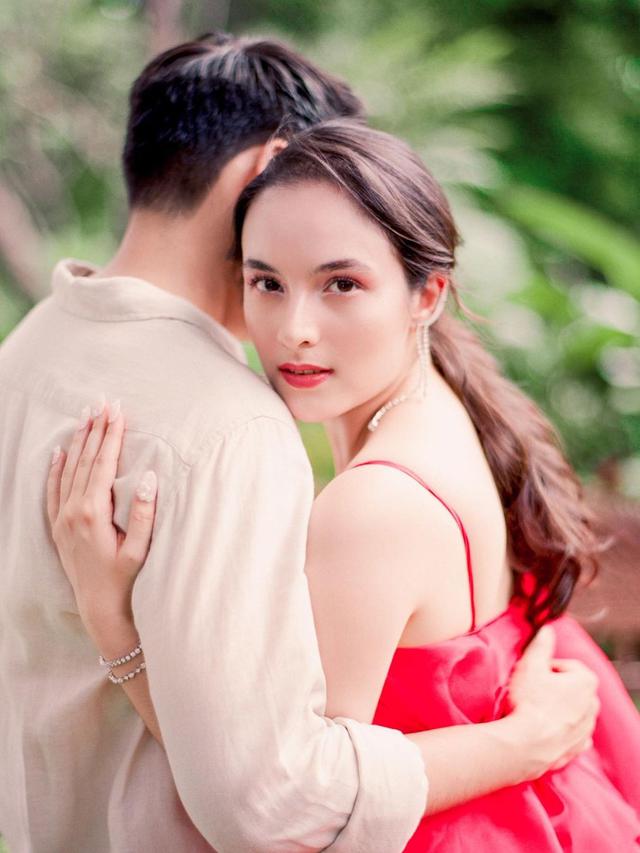 Chelsea Islan Pamer Foto Berdua dengan Suami, Pertama Kali Rayakan ...