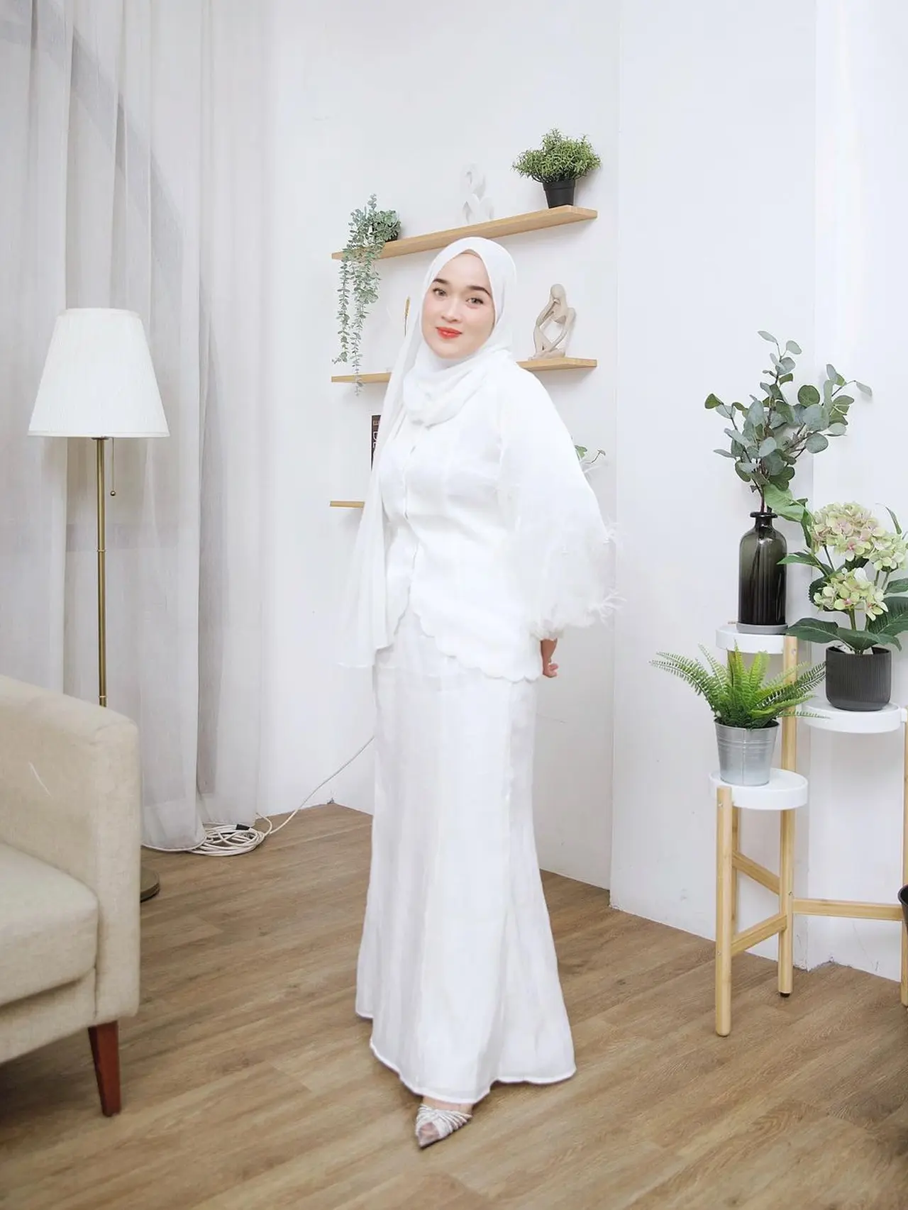 7 OOTD Tampil Anggun Pakai Hijab, Sontek gaya Ririe Fairus Ini ...