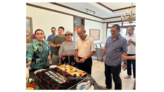 6 Potret Eno Sigit Anak Sigit Harjojudanto di Ultah Ayahnya, Dekat ...