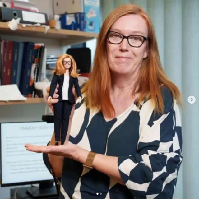 Ilmuwan Vaksin AstraZenecca Sarah Gilbert Jadi Figur Boneka Barbie ...