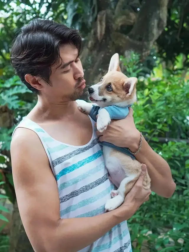 Hampir Kepala Empat, Ini 7 Potret Hessel Steven Tampil Brewokan dan Tetap Awet Muda - Hot ...