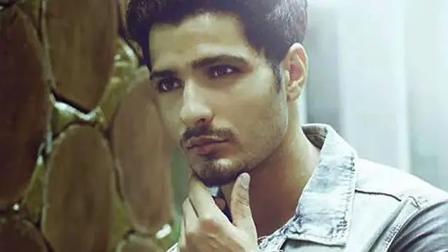 Telanjang Dada, Vin Rana Pamerkan Tubuh Berotot - ShowBiz Liputan6.com