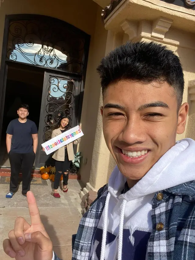 Dapat Golden Ticket, Ini 6 Potret Dzaki Sukarno Peserta American Idol ...