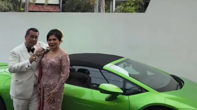 Intip Penampilan Hotman Paris dan Istri di Pernikahan Frank Hutapea sang Putra, Menawan Serba ...