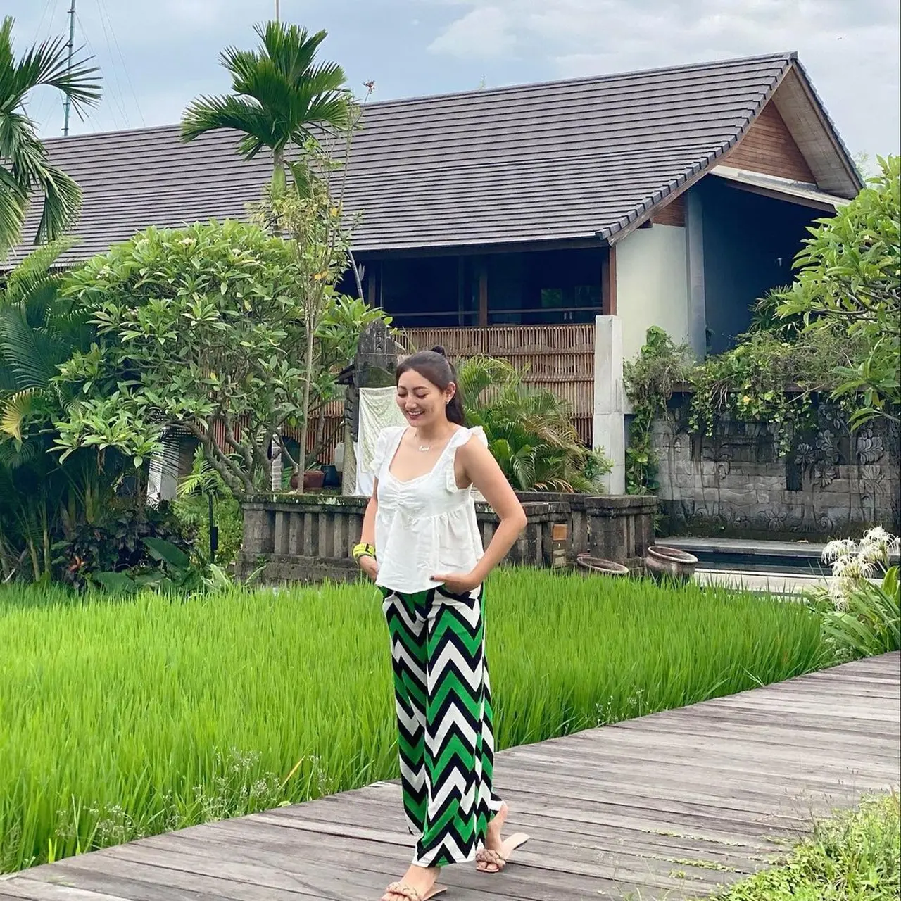 7 Potret Sassha Carissa, Model Menawan yang Merambah Dunia Presenter ...