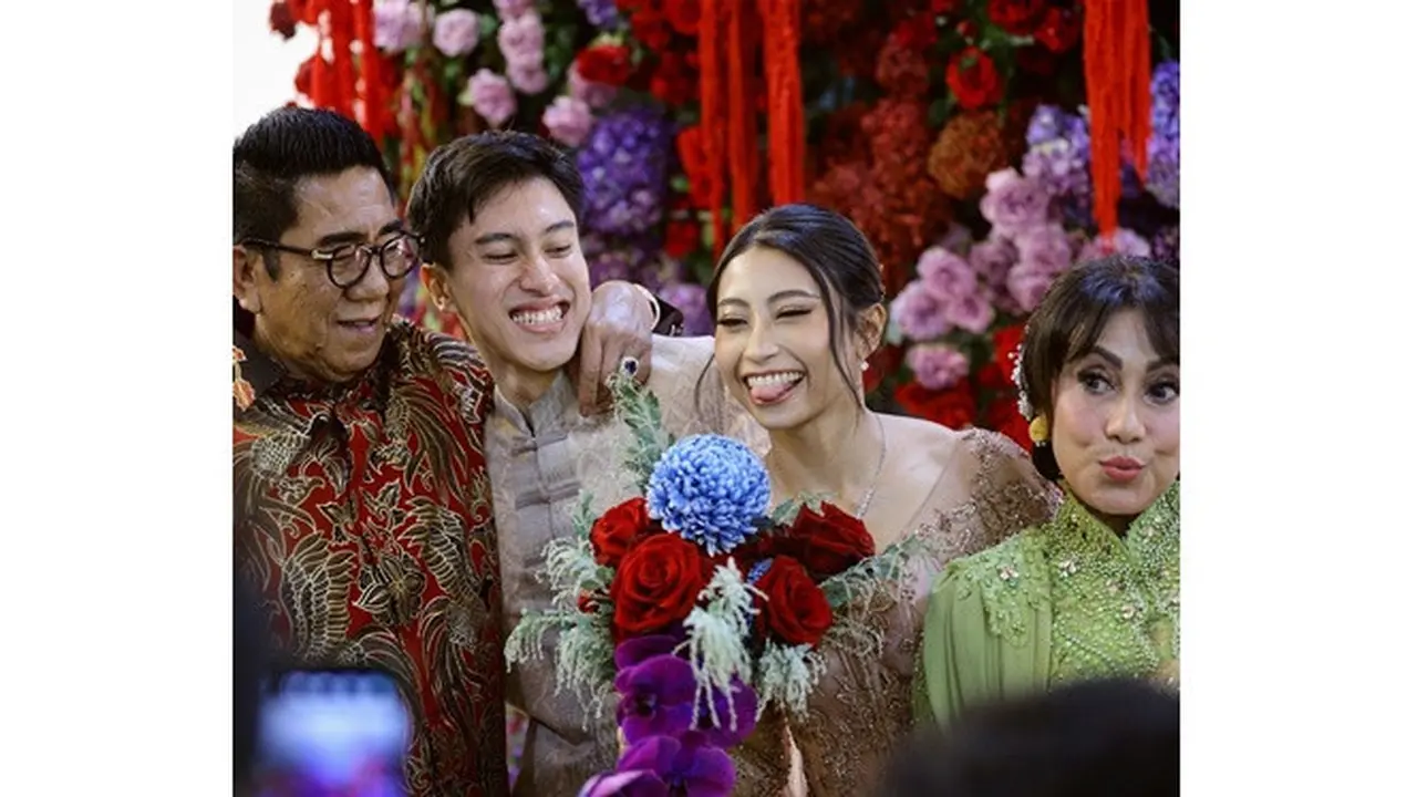 6 Potret Yayuk Suseno di Momen Lamaran Sang Putra, Awet Muda di Usia 65 Tahun - Hot Liputan6.com