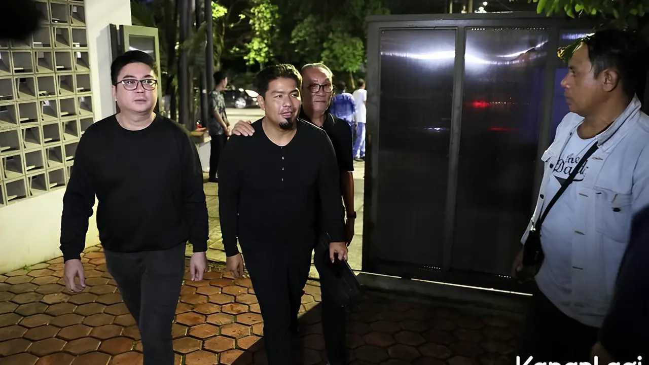 7 Potret Bams Eks Samsons dan Ibu Melayat Hotma Sitompul, Rumah ...