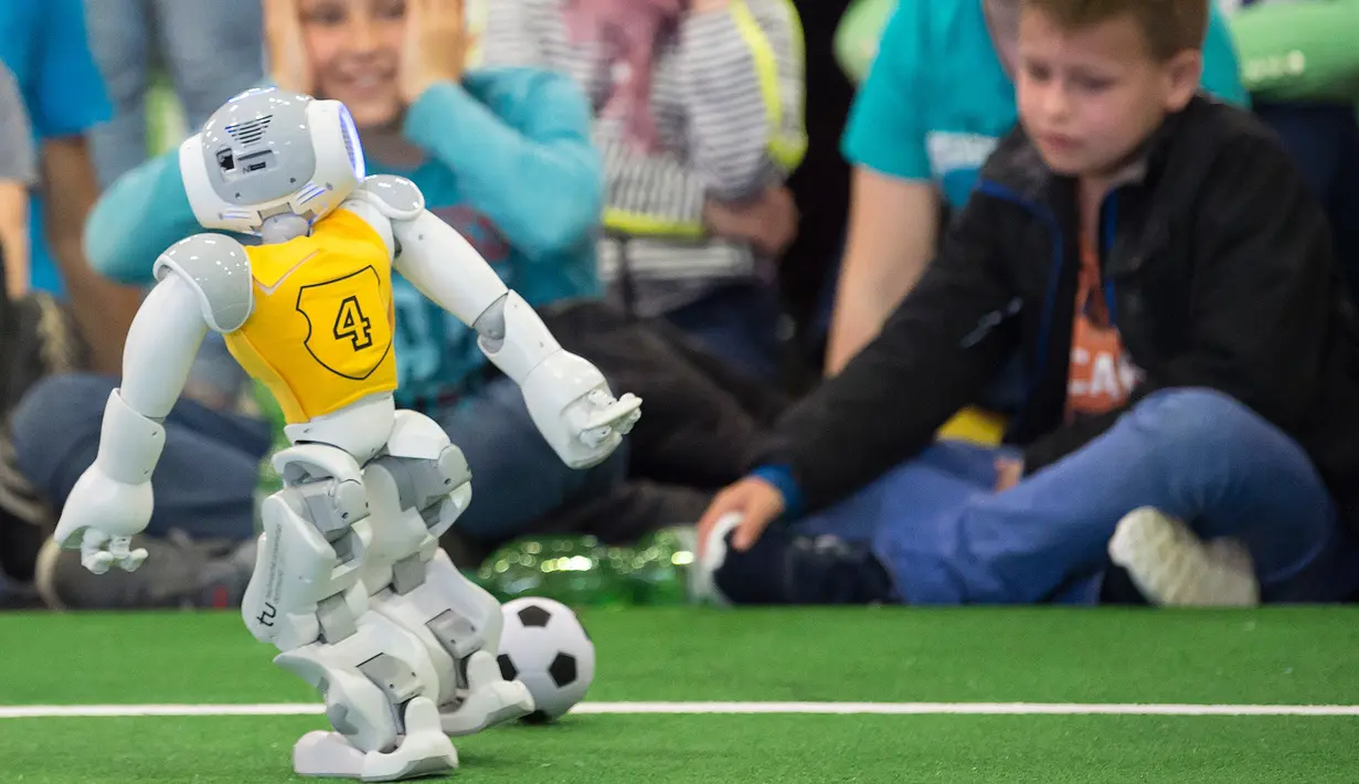 Saat Para Robot Bertanding Sepak Bola - Foto Liputan6.com