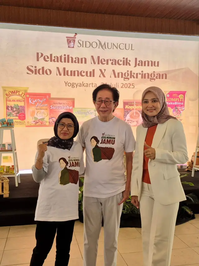 Lestarikan Tradisi Minum Jamu Lewat Angkringan, Sido Muncul Gelar Pelatihan Meracik Jamu di ...