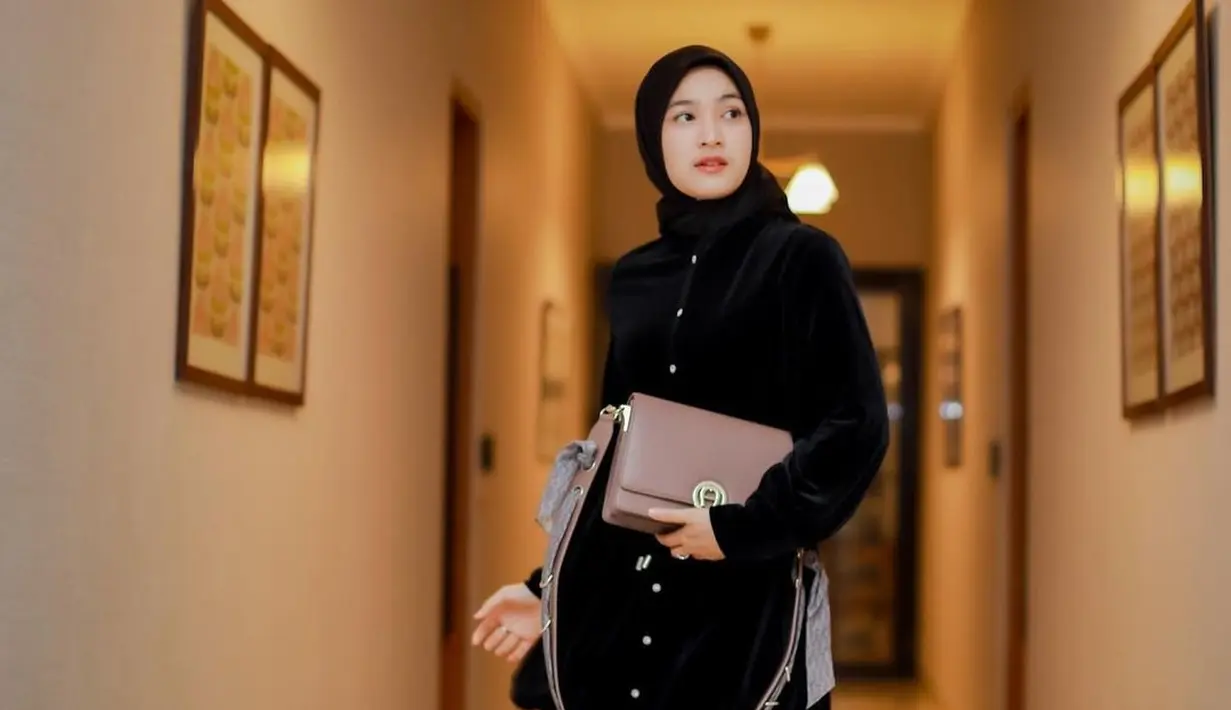 Kumpulan Gaya Hijab Cut Syifa Pemeran Tajwid Cinta yang Sederhana dan Anggun - Photo Fimela.com