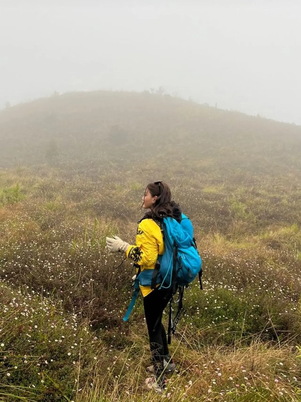Sempat Kena Badai, Ini 6 Potret Wendy Walters Saat Mendaki Gunung - Entertainment Fimela.com