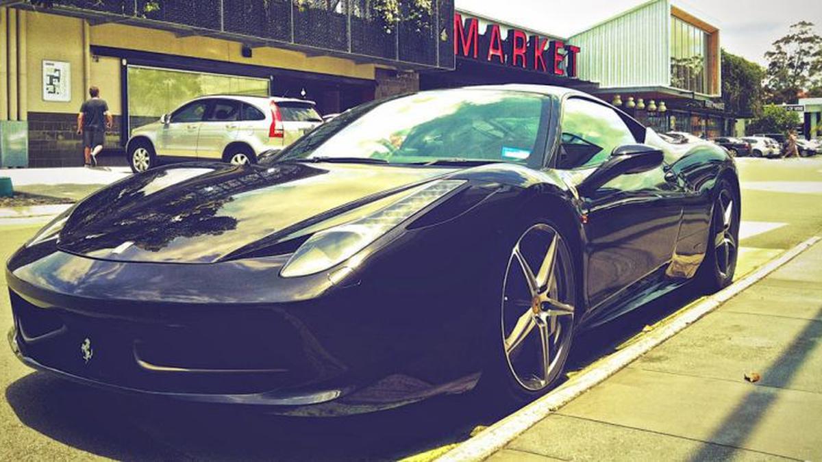 3 Ikon Mobil Mewah yang Jadi Favorit Pesepak Bola Dunia - Otomotif ...