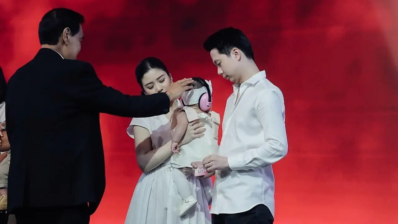 7 Potret Pembaptisan Putri Valencia Tanoesoedibjo, Bareng Ultah Kevin Sanjaya - Hot Liputan6.com