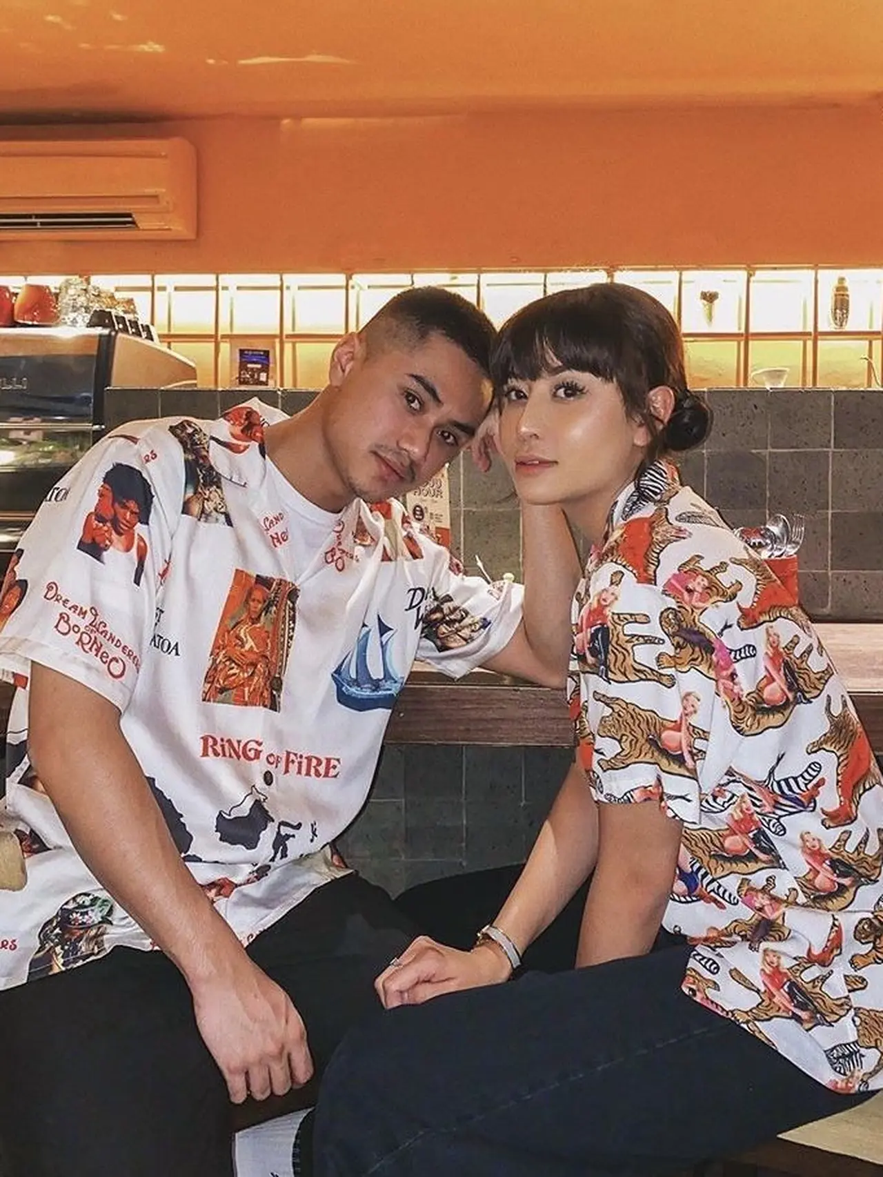 6 Potret Kekompakan Awkarin dan Sabian Tama Pakai Baju Kembar, Makin ...