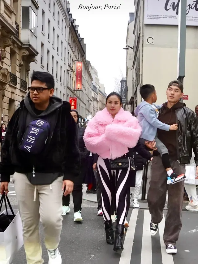 7 Potret Kedekatan Matthew Gilbert dengan Anak Nikita Mirzani, Didoakan ...