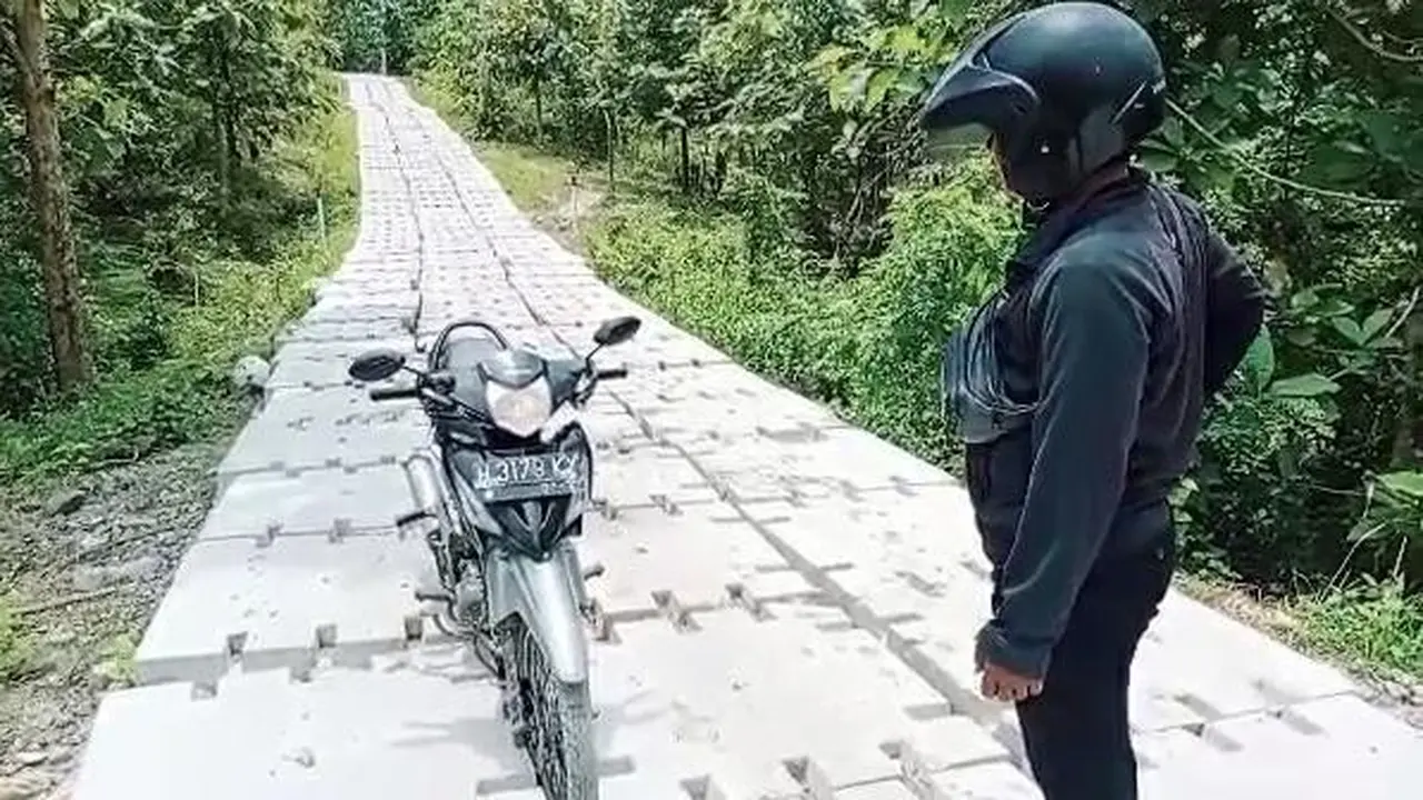 Viral Penampakan Jalan Mirip Permainan Puzzle di Bojonegoro, Pemkab ...