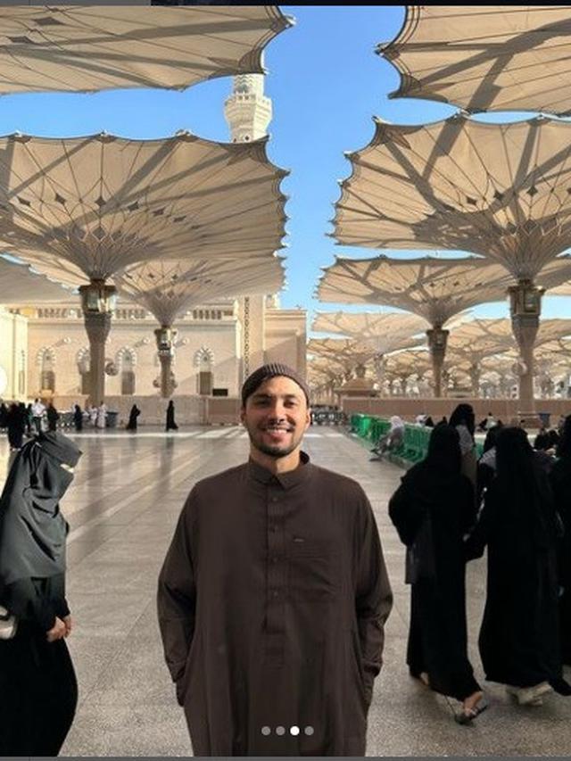 6 Potret Refal Hady Umrah di Bulan Syawal: Bersyukur Bisa Pergi Bareng ...