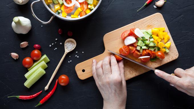 Menu Hari Ini: Bakwan Bayam Wortel, Sup Bakso Brokoli dan Bakmi ...