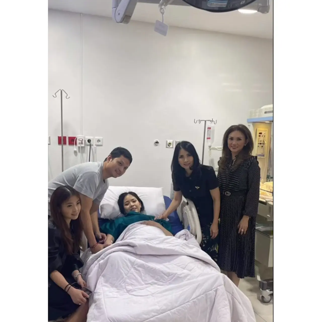 6 Potret Jessica Tanoe Dijenguk Keluarga Usai Lahiran, Valencia Tanoe ...