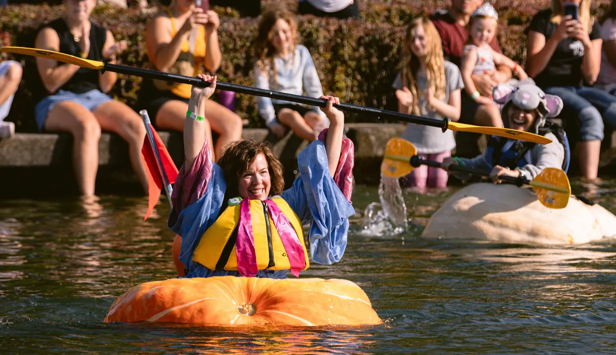Kocak, Balapan dengan Perahu Labu Raksasa di Oregon - Foto Liputan6.com