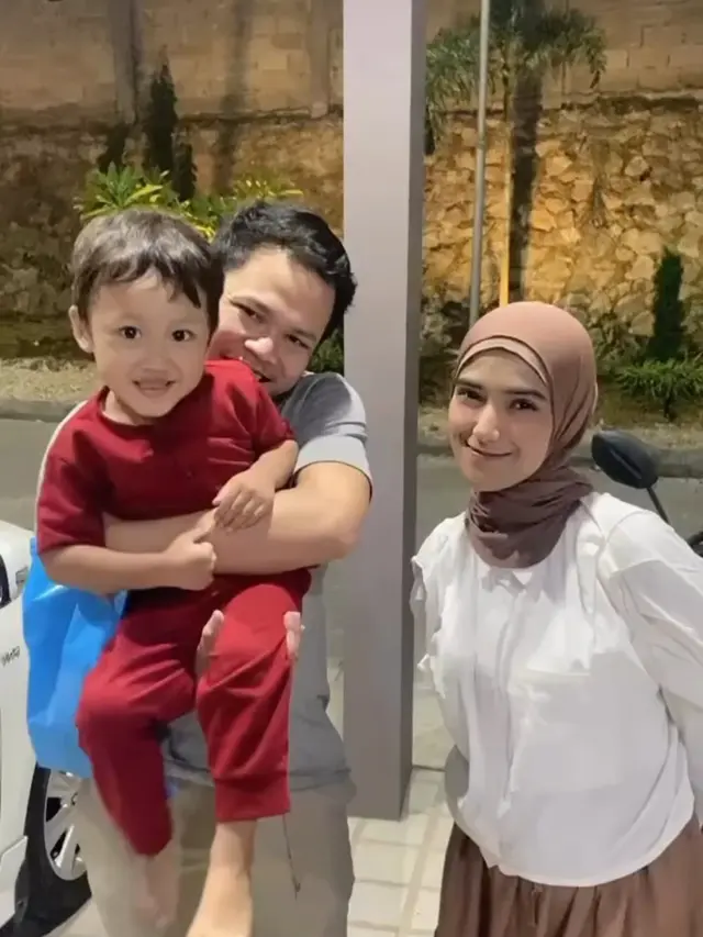 7 Potret Nadya Mustika dan Adik Ipar Larissa Chou Dikabarkan Pacaran, Harmonis - Hot Liputan6.com