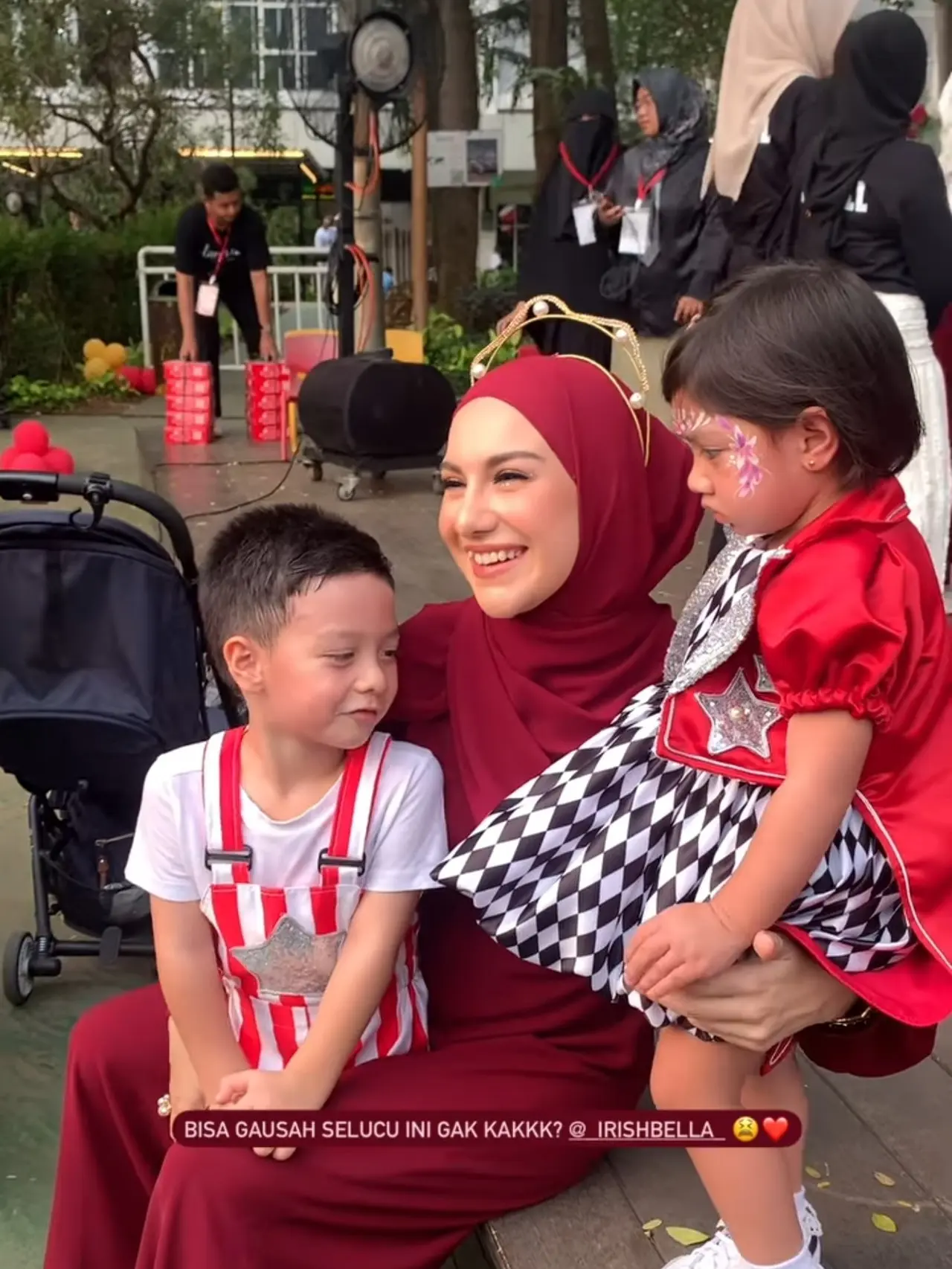 7 Potret Karnaval Ultah Air Rumi dan Amala Anak Irish Bella, Bak Pasar Malam - Hot Liputan6.com