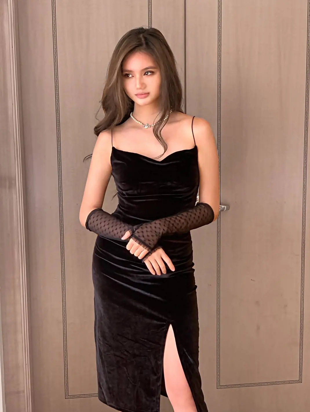 FOTO: Gaya Joceline Somer Tan, Kekasih Melvin Tenggara Pakai Dress Ini Menawan - Foto Liputan6.com