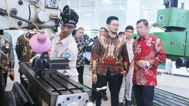 Bukti Komitmen Kemenperin Perkuat SDM, Cetak Lebih dari 38.000 Tenaga Kerja Industri - Regional ...