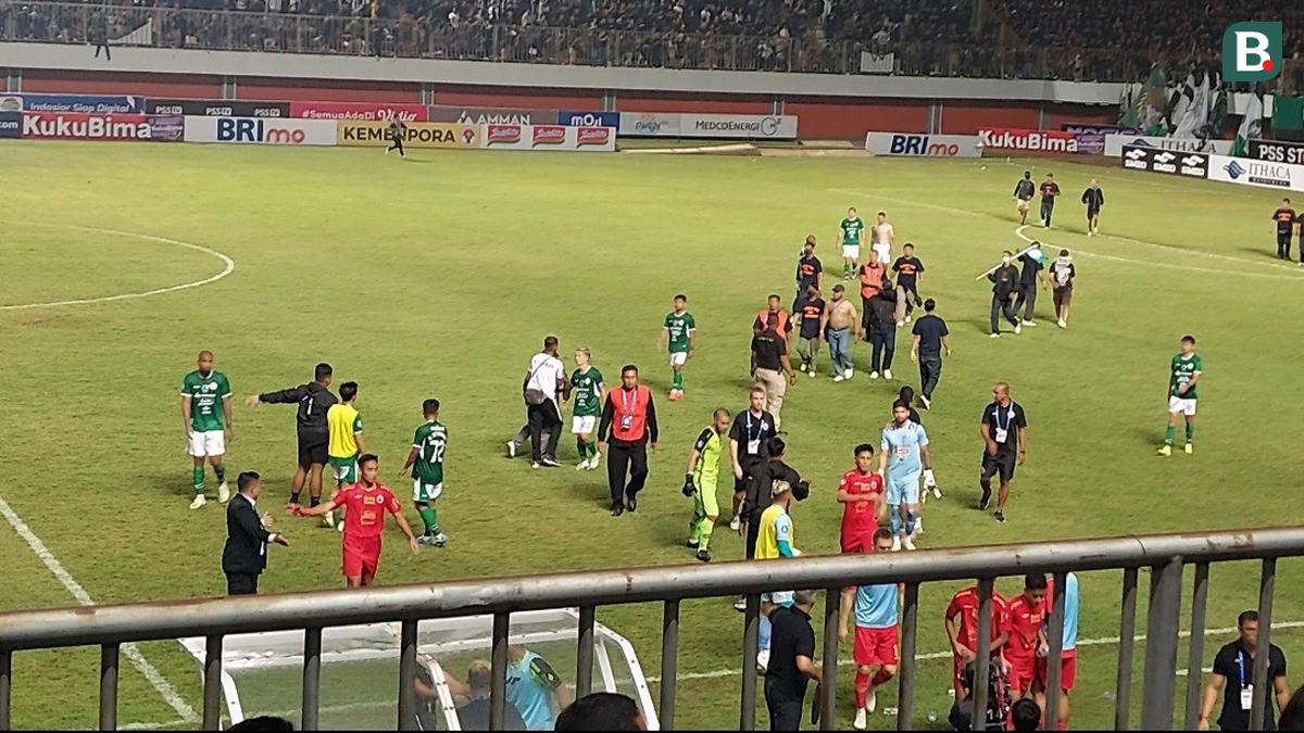BRI Liga 1: Kalah dari Persija, Sekelompok Suporter PSS Turun ke ...
