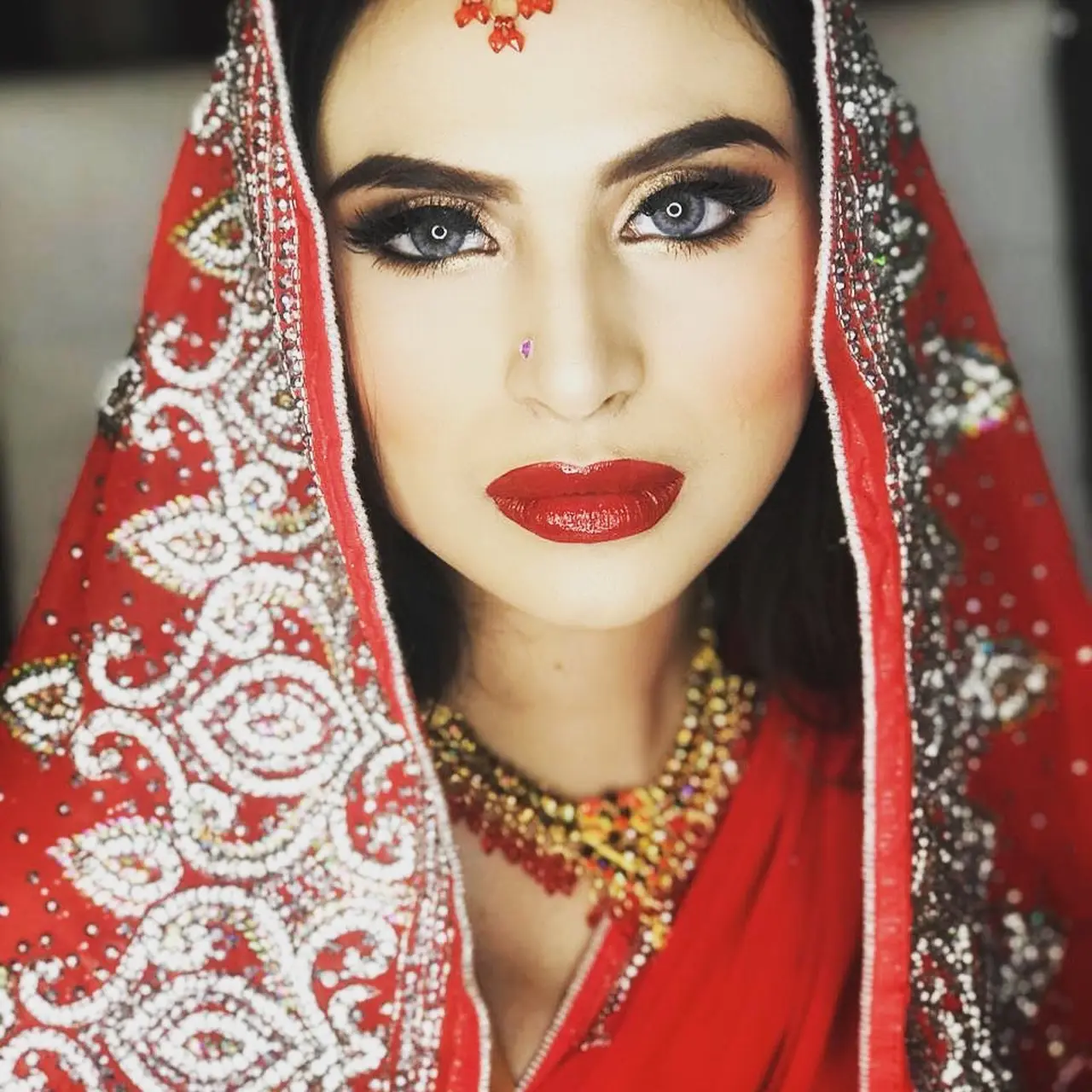 6 Potret Asha Shara Pakai Kain Sari, Seleb Berdarah Arab yang Kini ...