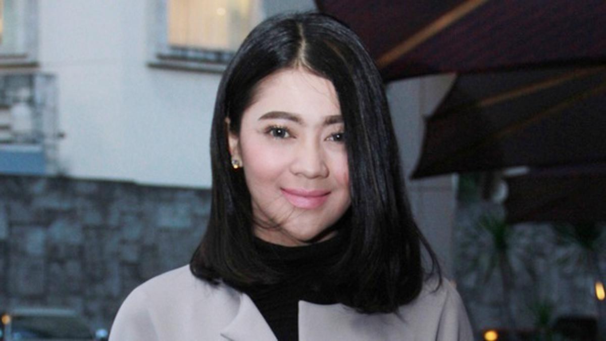 Indah Dewi Pertiwi, Ingin Punya Suami Yang Bisa Memanjakannya