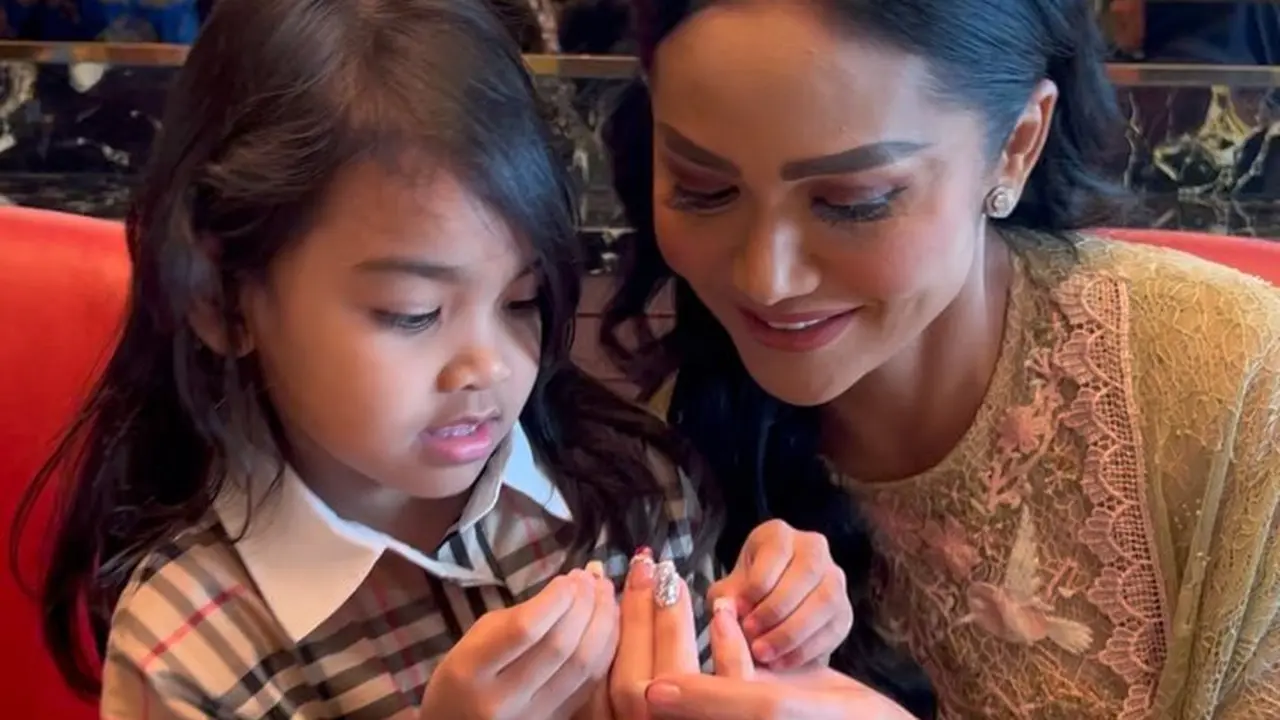 Putri Siti Nurhaliza Gemas Lihat Kuku Panjang Krisdayanti, Ingin Dipotong Pakai Pisau Roti ...