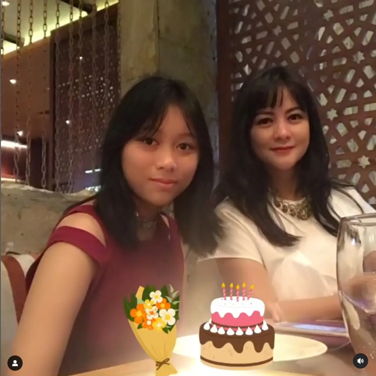 6 Potret Moudy Wilhelmina 'Ratu Antagonis' Era 2000-an Bareng Anak, Bak Kakak Adik - Hot ...