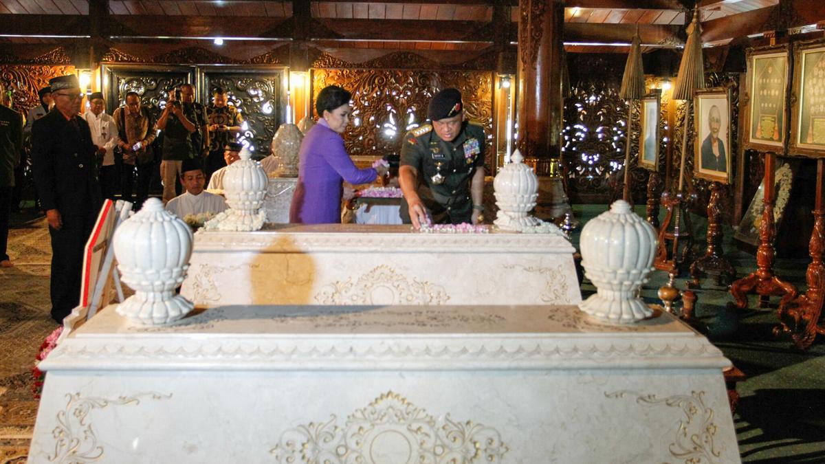 Panglima TNI Ziarah ke Makam Soeharto - News Liputan6.com