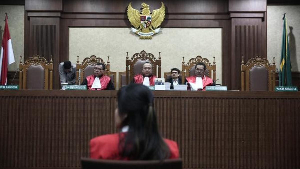 Top 3: Ucapan Hakim Binsar yang Dianggap Sudutkan Jessica