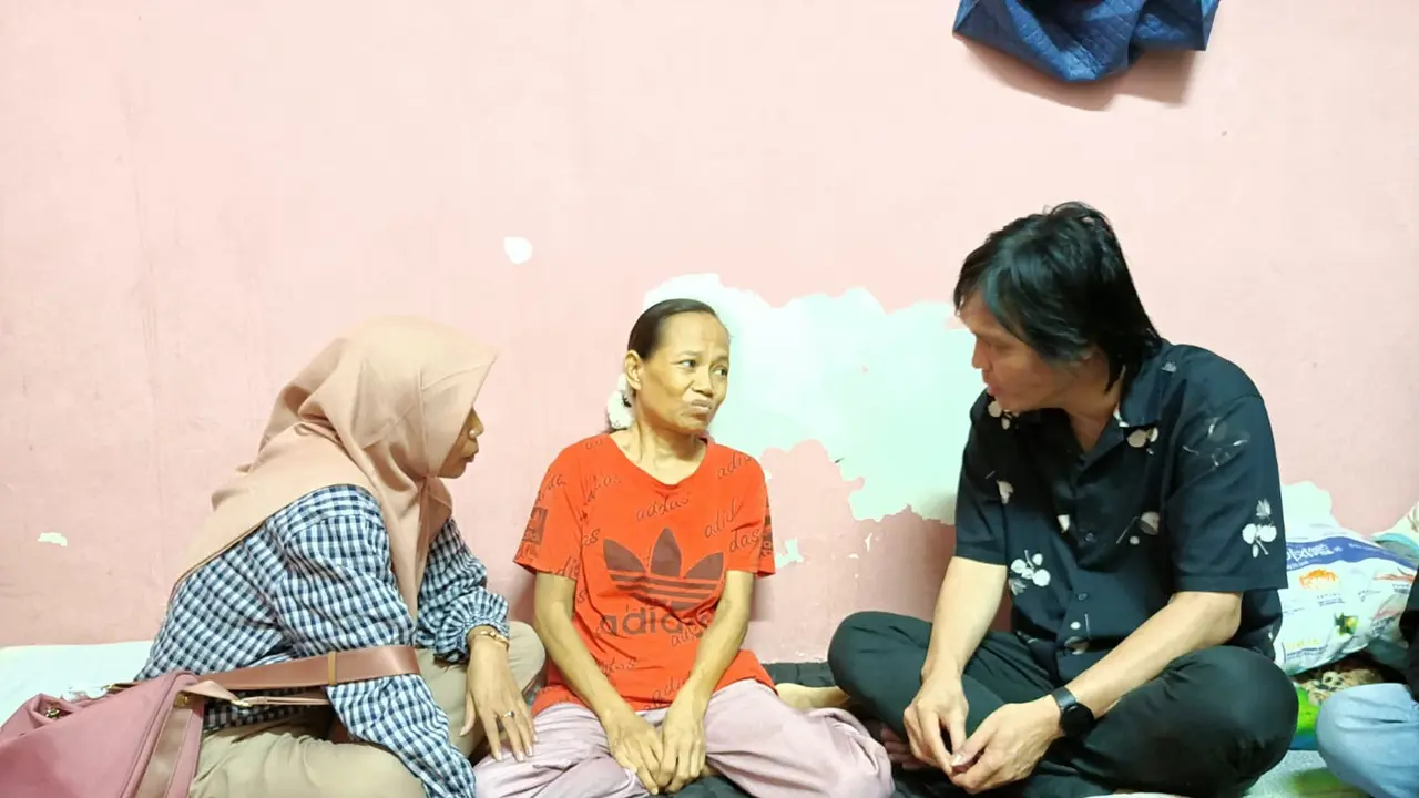 Once Mekel ke Malaysia Jenguk WNI Penderita Kanker yang Belum Bisa Pulang ke Indonesia - ShowBiz ...