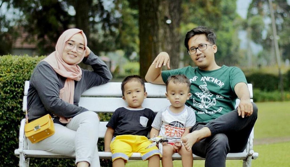 Resmi Cerai, Berikut 8 Potret Hangat Ririe Fairus dan Ayus - Photo ...