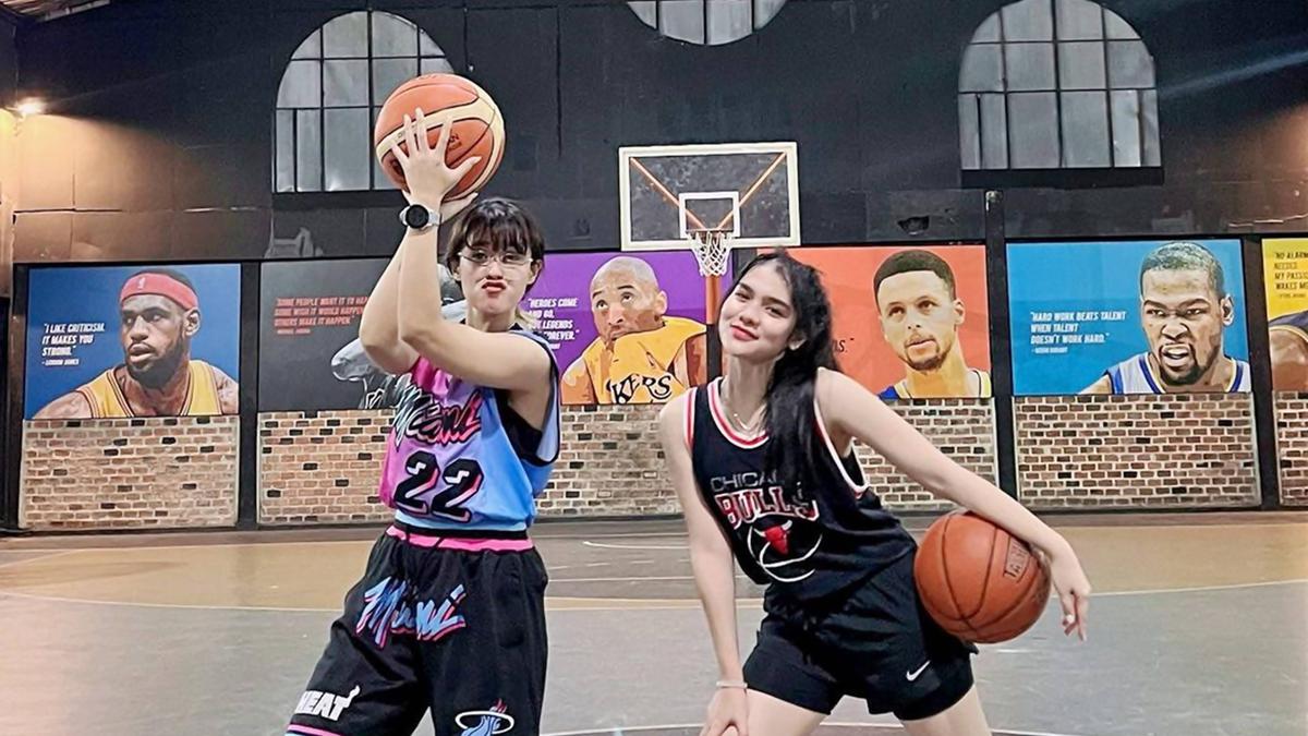 Tampil Sporty, Ini Gaya Davina Karamoy saat Main Basket - Foto Liputan6.com