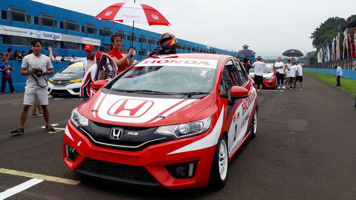 Di Balik 12 Tahun Eksistensi Balap Mobil Honda Indonesia - Berita ...