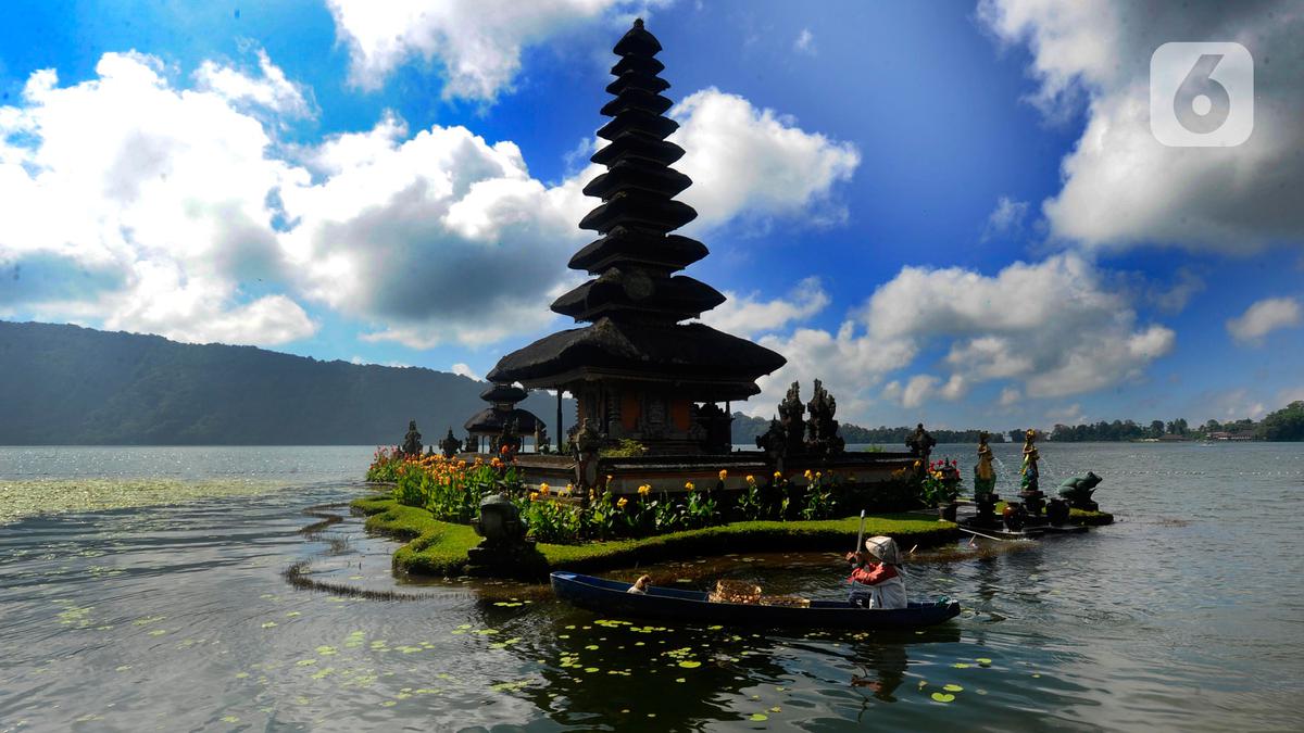 Menikmati Keindahan Pura Ulun Danu Beratan di Pulau Dewata Bali - Foto ...